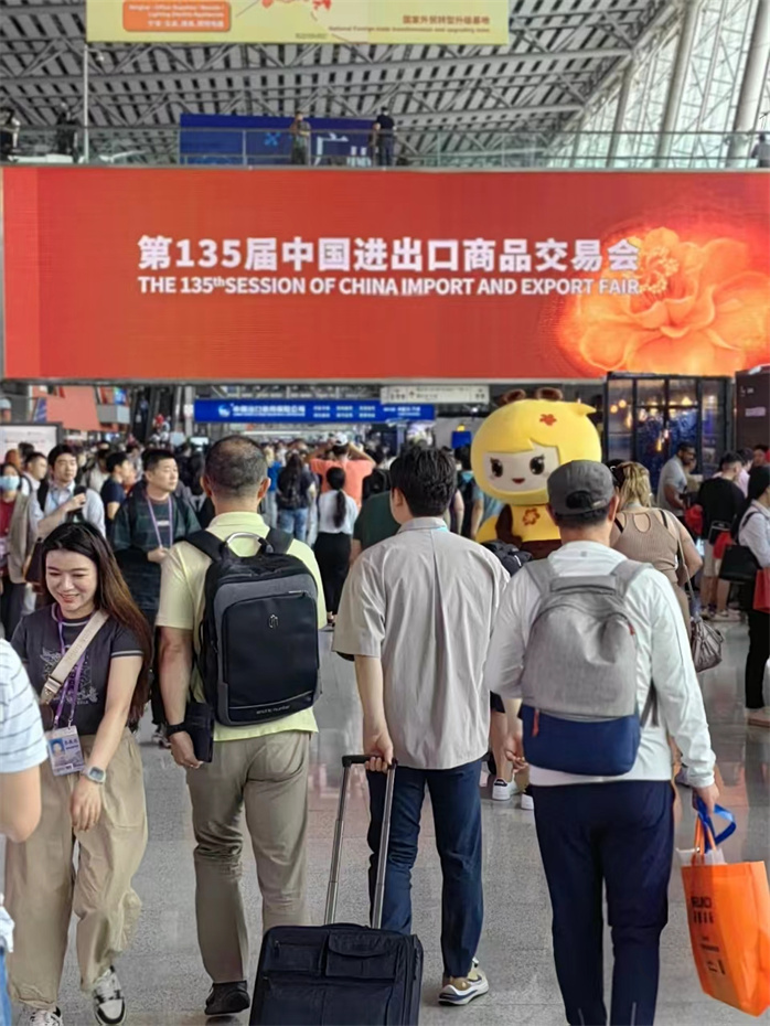 高端化智能化绿色化产品亮相广交会新质生产力推动天津先进制造业加速驶向深蓝 新闻媒体关注商务热点 天津商务网